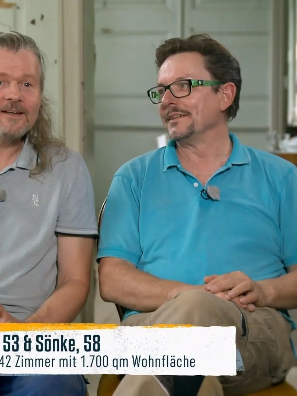 Kein Standardmaß: Sven und Sönke bauen endlich ihre Türen ein