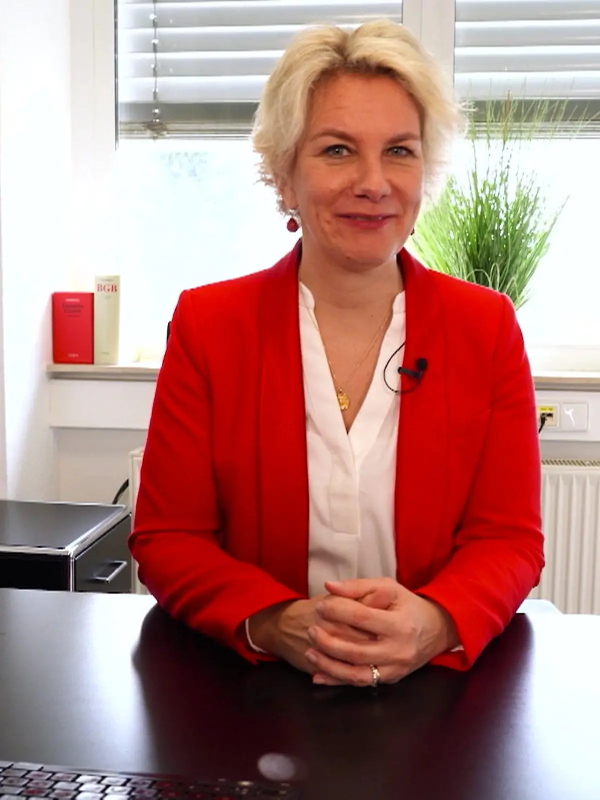 Nacktheit ist hier Programm!: Kennt ihr schon die kanadischen „Naked News”?