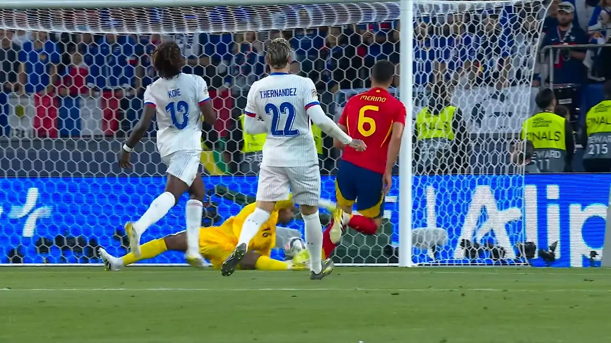 Premier League: Referee David Webb geht zu Boden – und bekommt irre ...