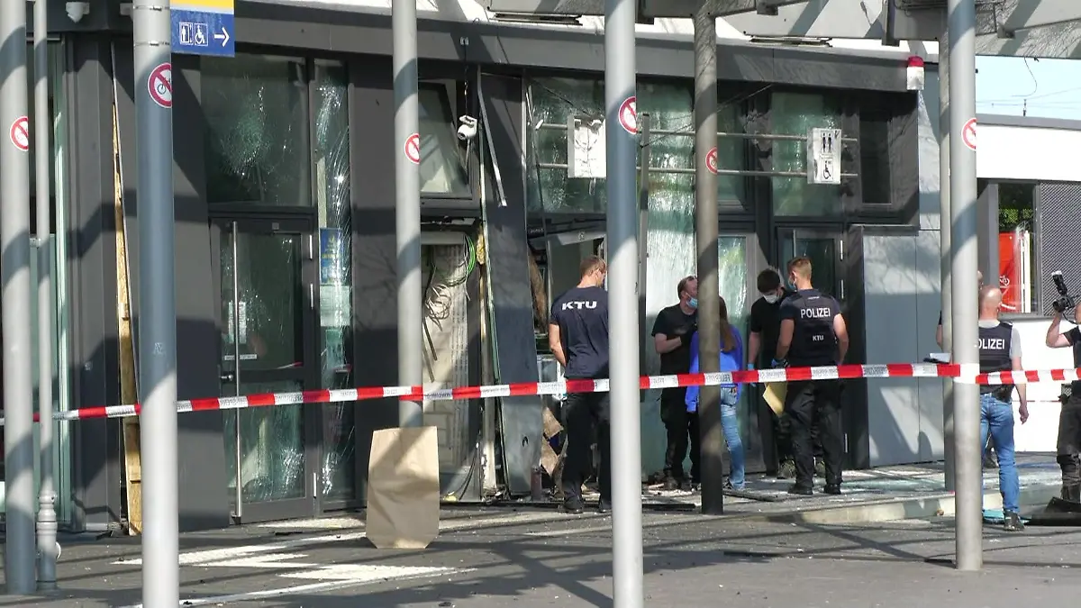 Unfall in Wedel! Zwei Frauen sterben bei Frontal-Crash