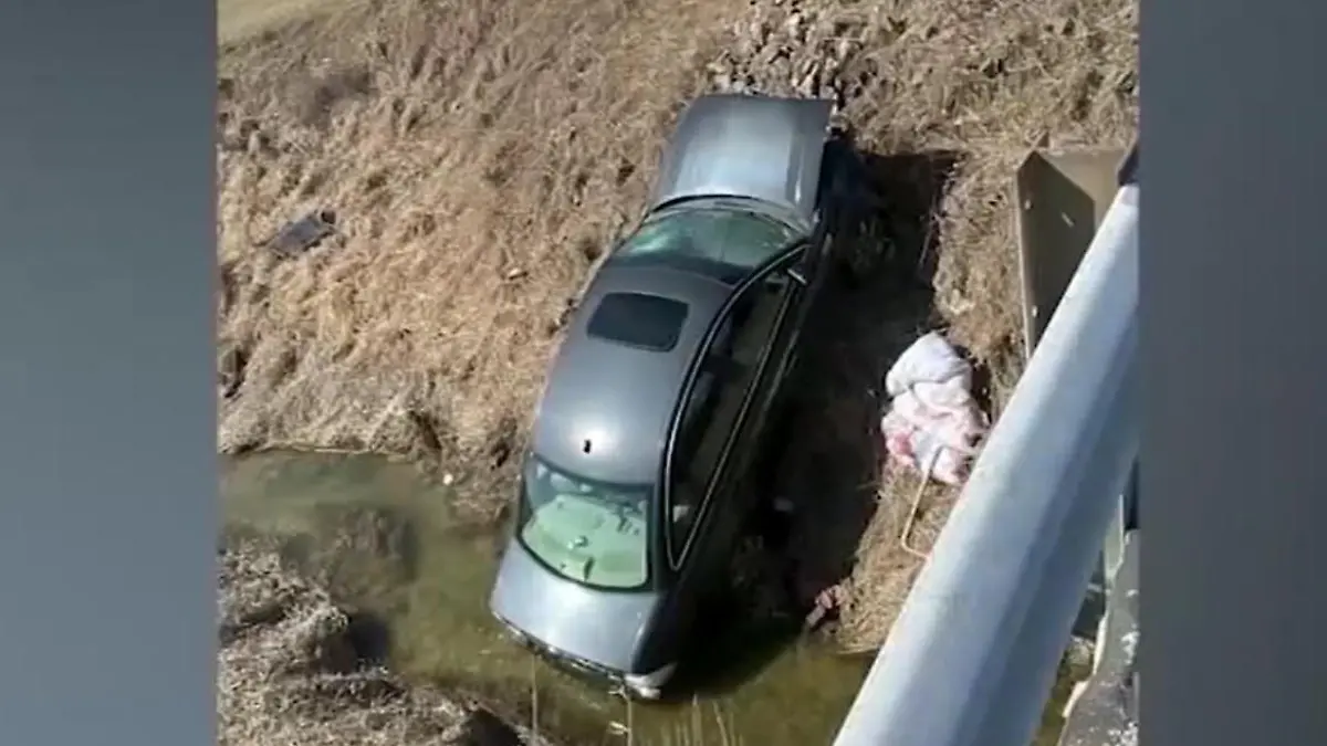 Unfall bei Karlsruhe: Straßenbahn rammt Tanklaster – Polizei findet ...