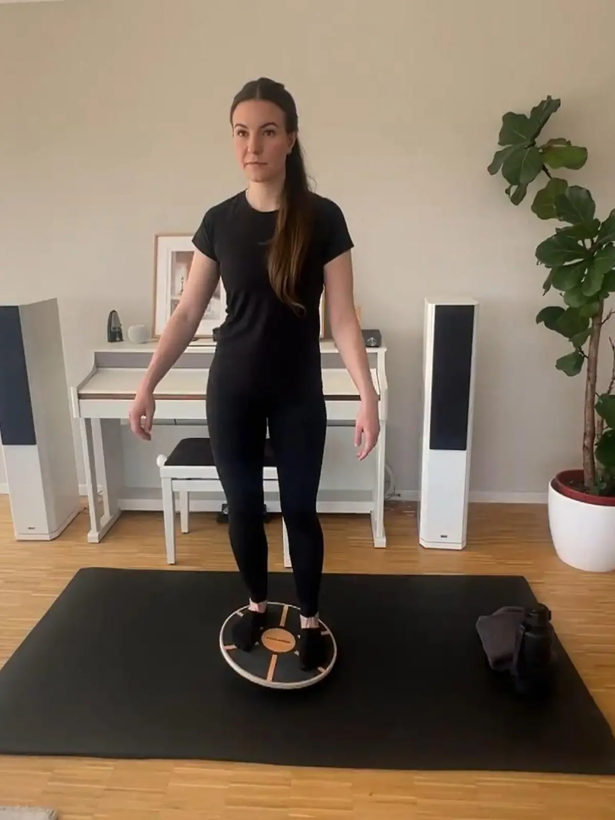 Hommage ans Hinterteil!: Pornostar sorgt jetzt für OHRgasmus? Lily ...