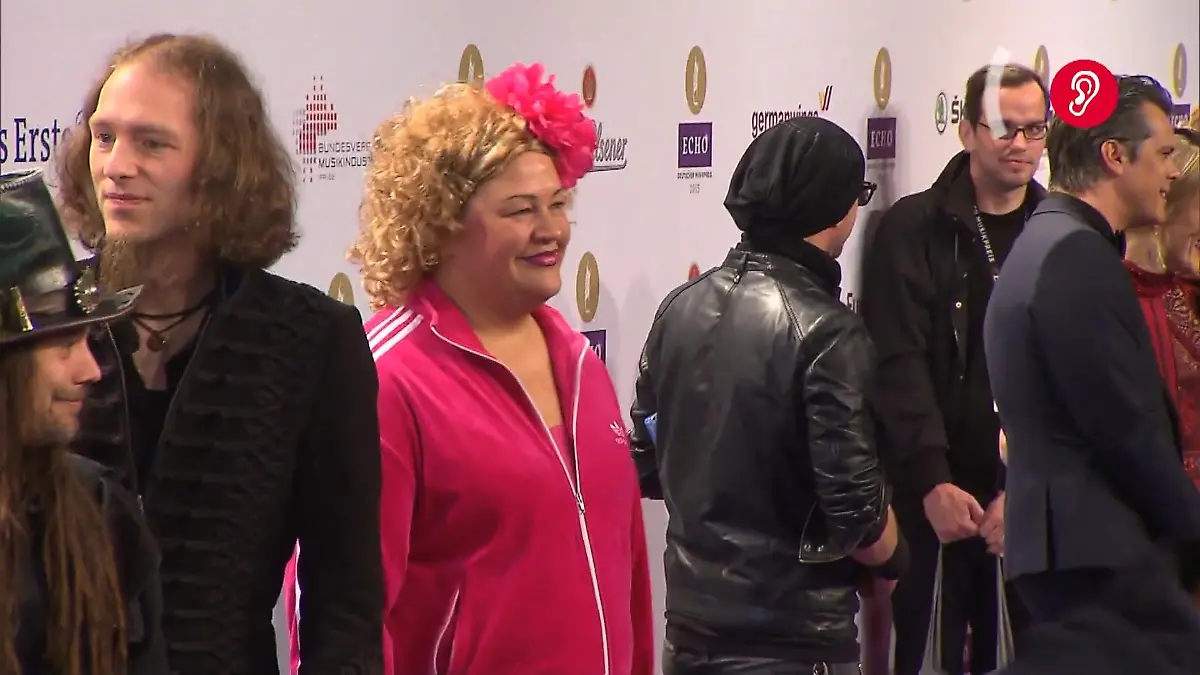 Wie man(n) Ilka Bessin um den Finger wickeln kann