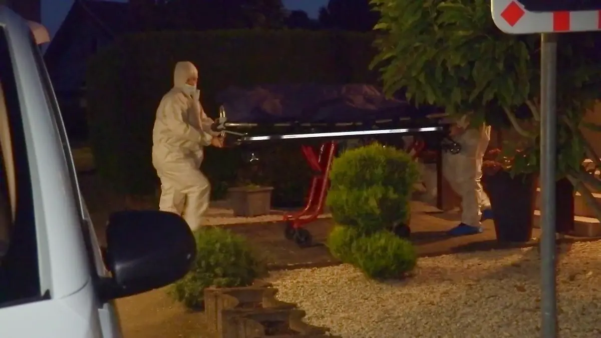 Unfall bei Karlsruhe: Straßenbahn rammt Tanklaster – Polizei findet weitere Leichen