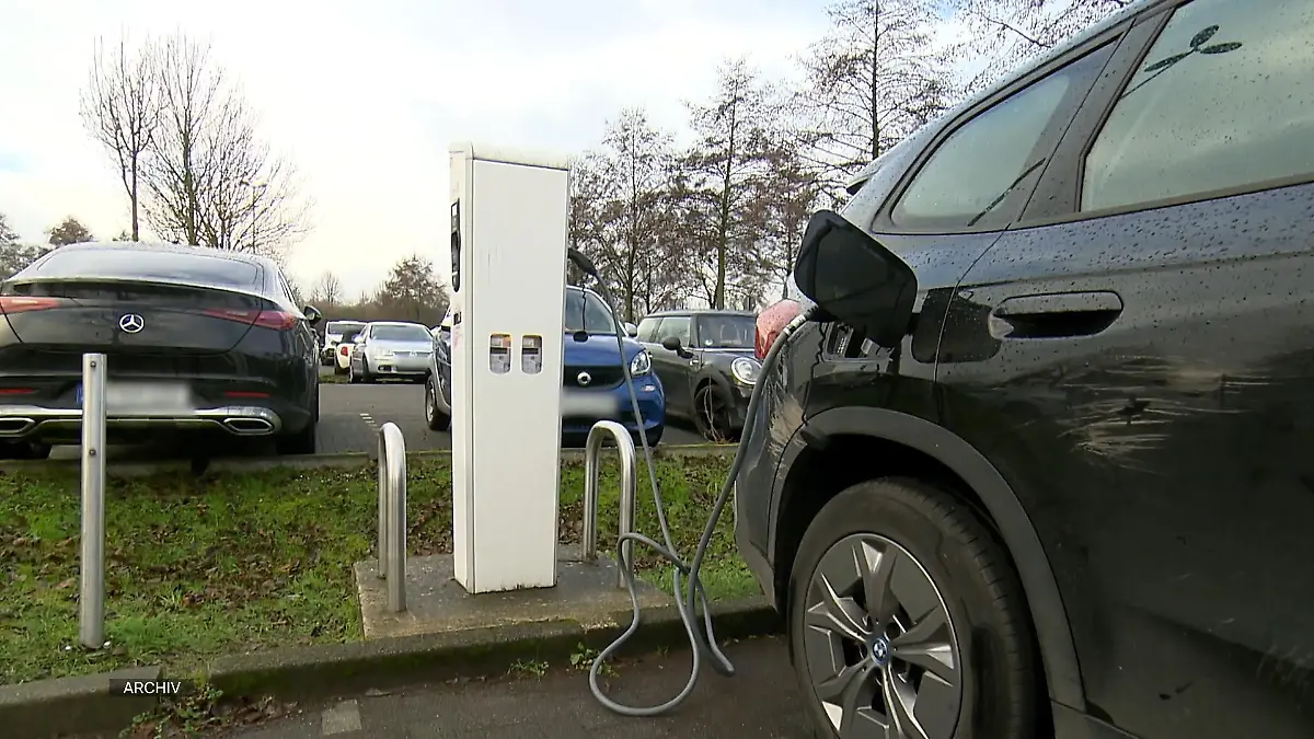 Unfall in Wedel! Zwei Frauen sterben bei Frontal-Crash