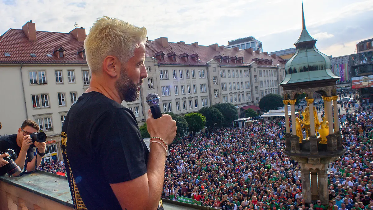Handball: SCM-Trainer Bennet Wiegert blondiert sich nach Champions-League-Titel die Haare – aus ...