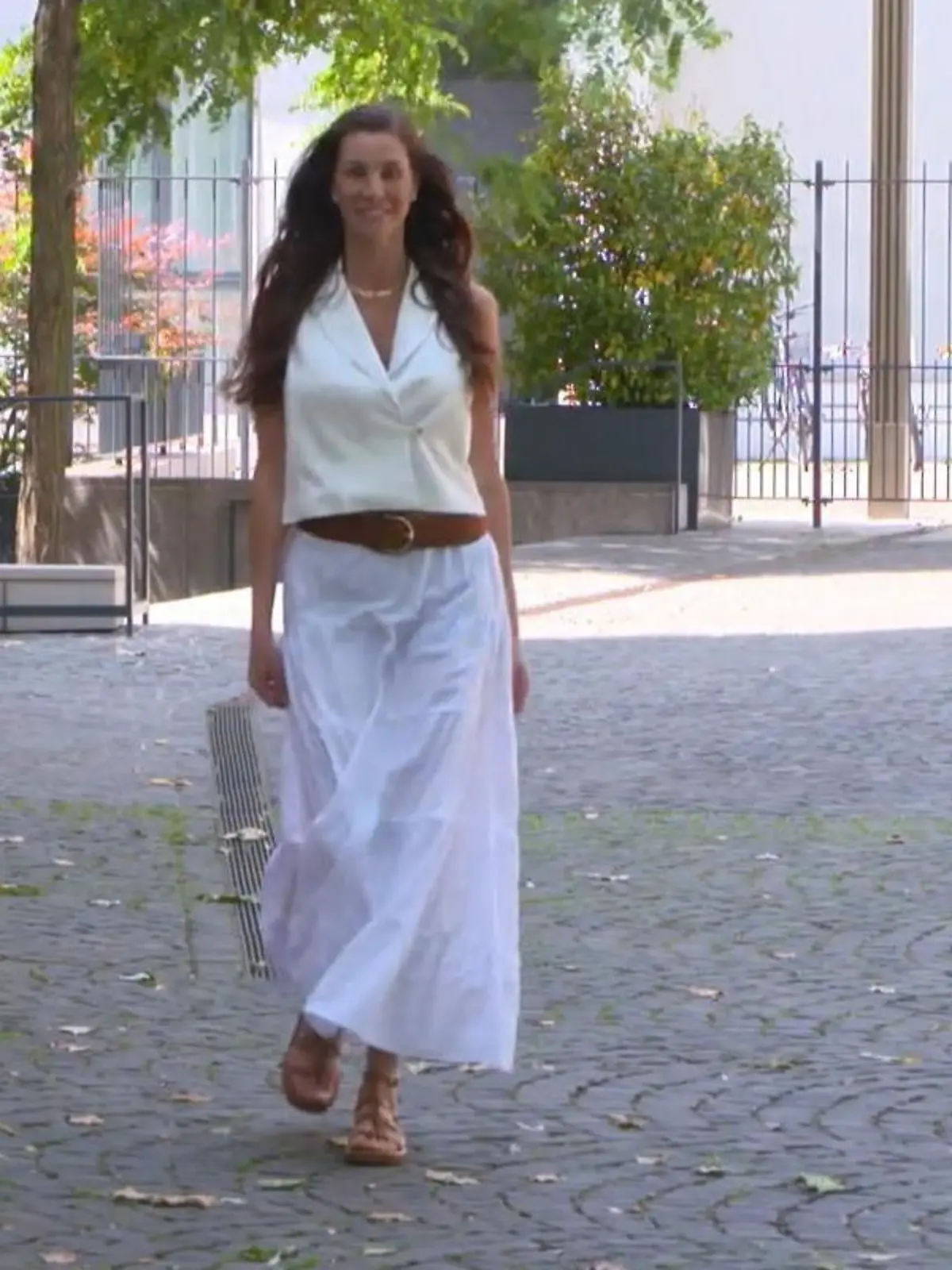 Sie sagt bestimmt nicht Ja: Macht Liebe wirklich blind?! Mann kniet vor ...