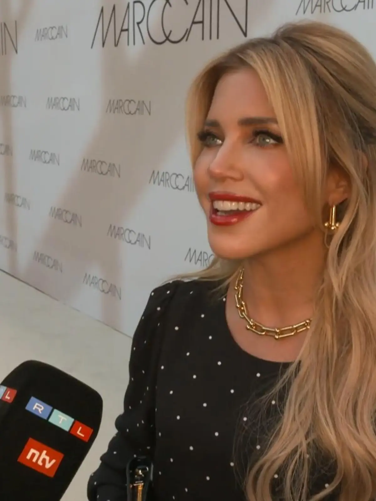 Da guckt Wayne ganz schön!: Annemarie Carpendale plötzlich nackt ...