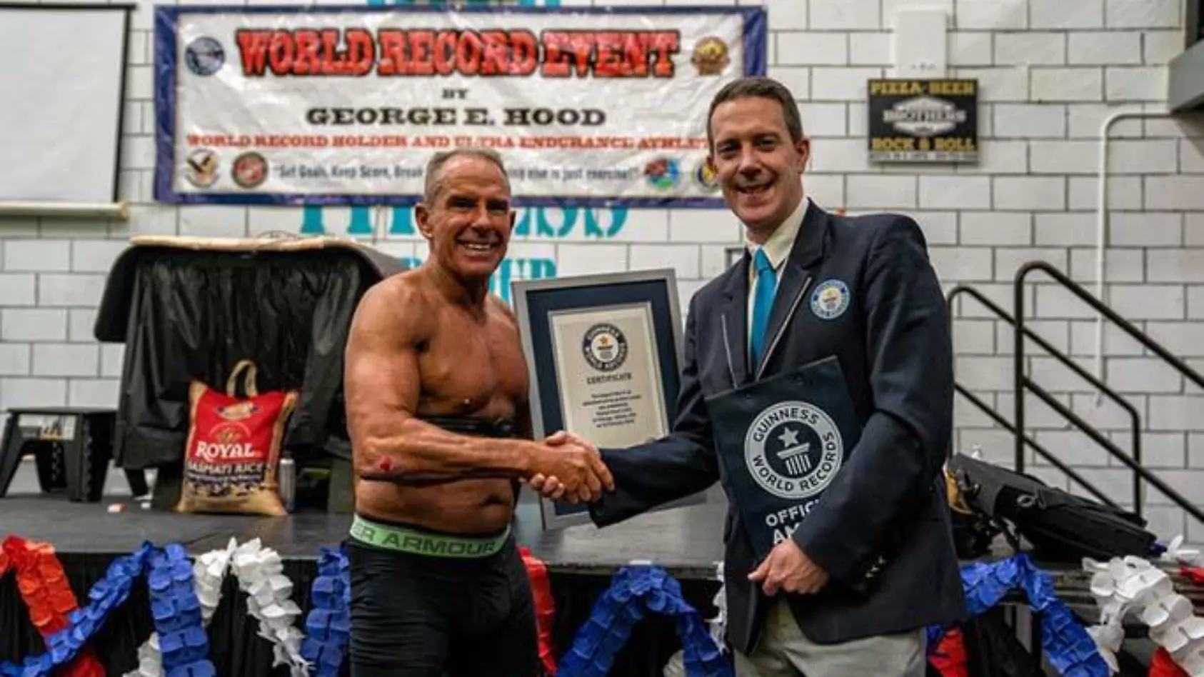 Weltrekord: 62-jähriger George Hood plankt mehr als acht Stunden