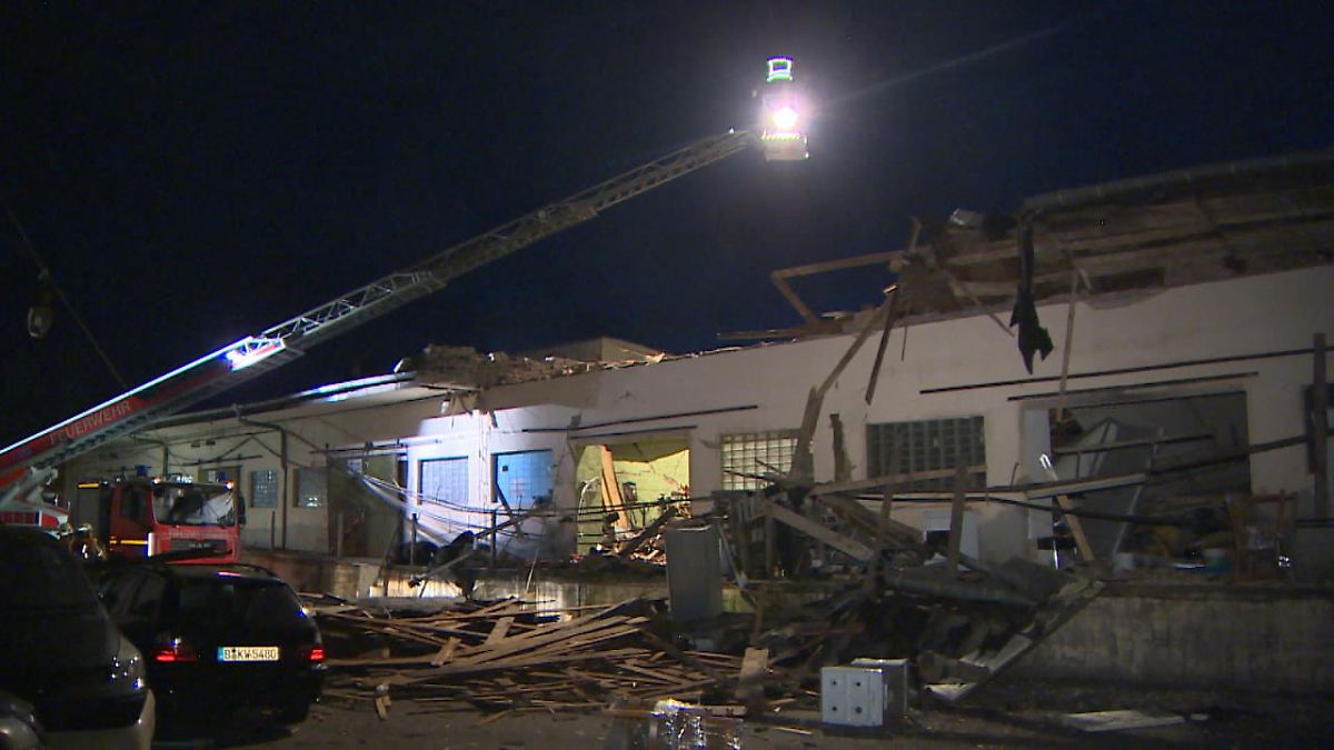 Berlin: Explosion in Lagerhalle: Drei Menschen verletzt