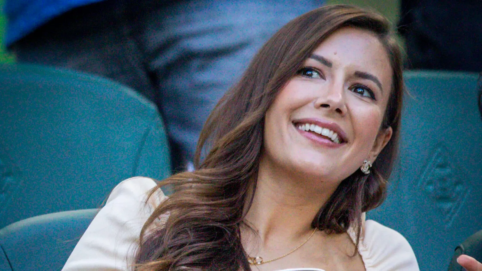 Süße Baby-News: DFB-Star Jonas Hofmann und Sky-Moderatorin Laura Winter ...