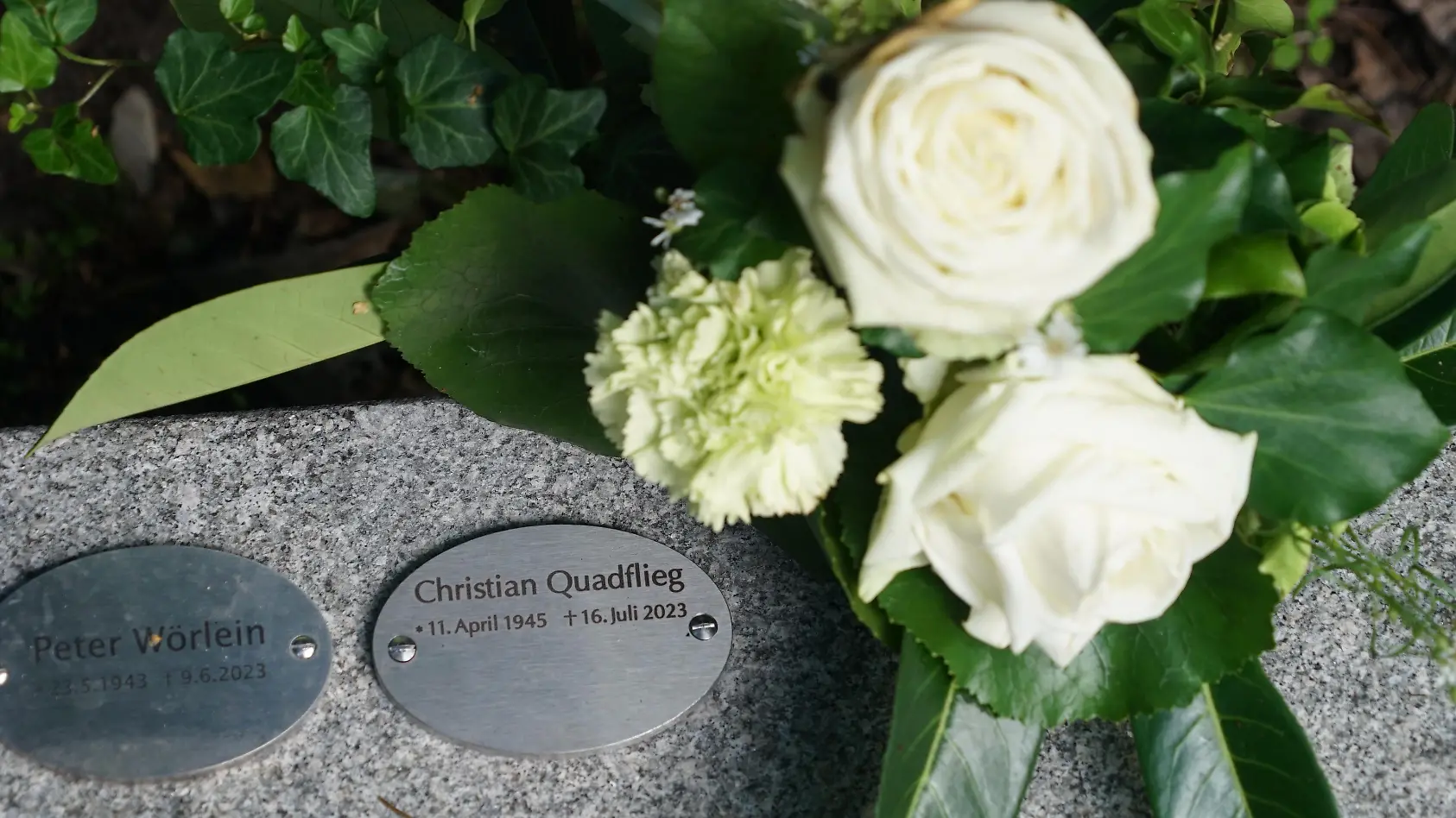 Beerdigung von „Der Landarzt“ Christian Quadflieg: Weiße Rosen als ...