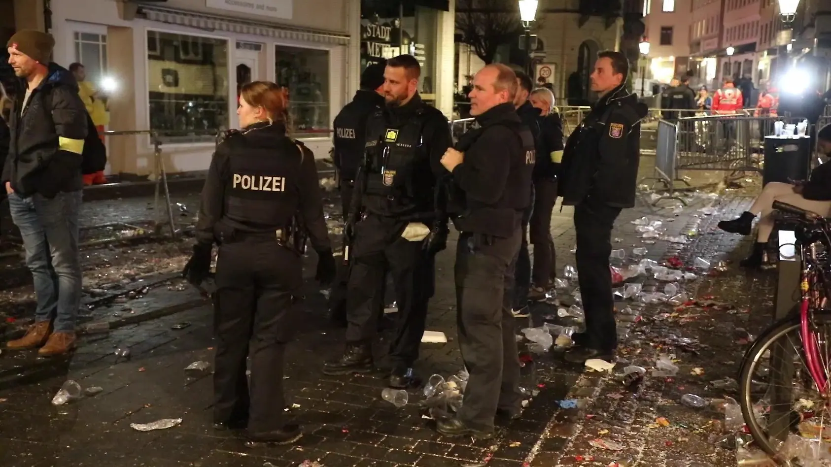 Fulda: Zwei Messerattacken nach Rosenmontagszug - 25-Jähriger ...