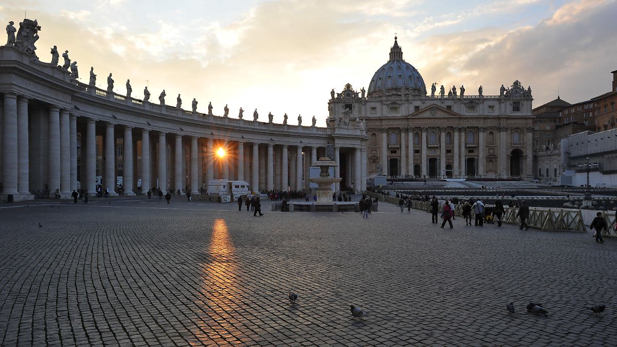 Schwarzer Rauch, weißer Rauch - so funktioniert die Papst-Wahl