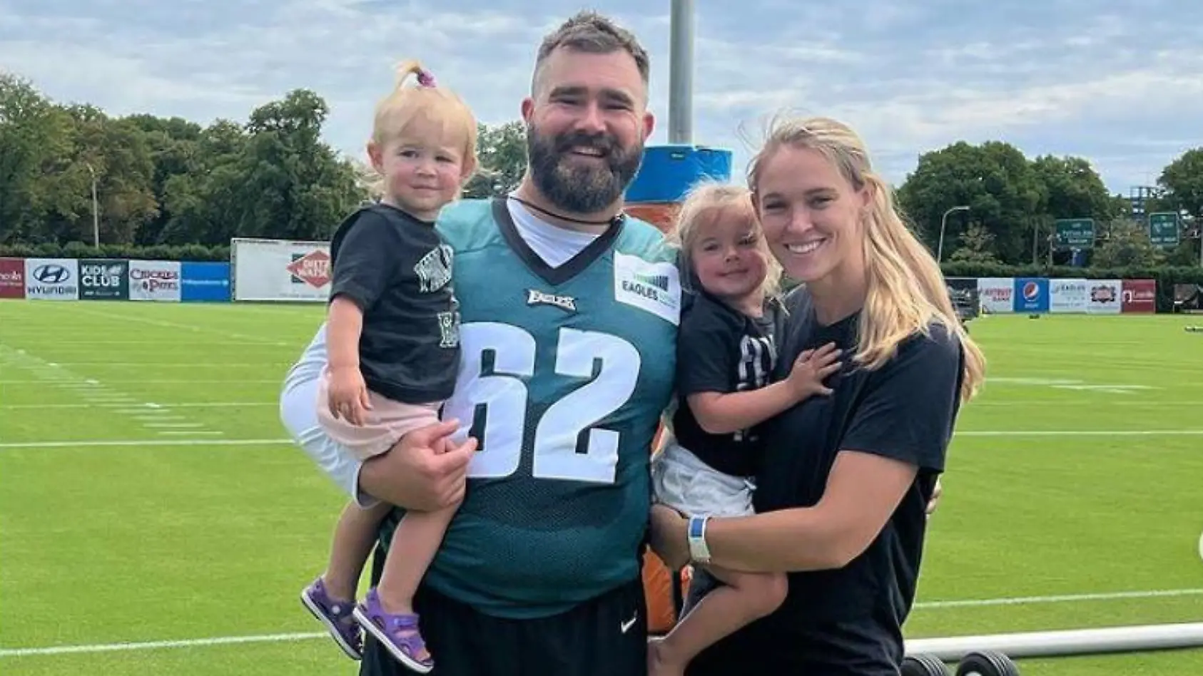 Super Bowl LVII: Die Frauen hinter den Super-Bowl-Männern