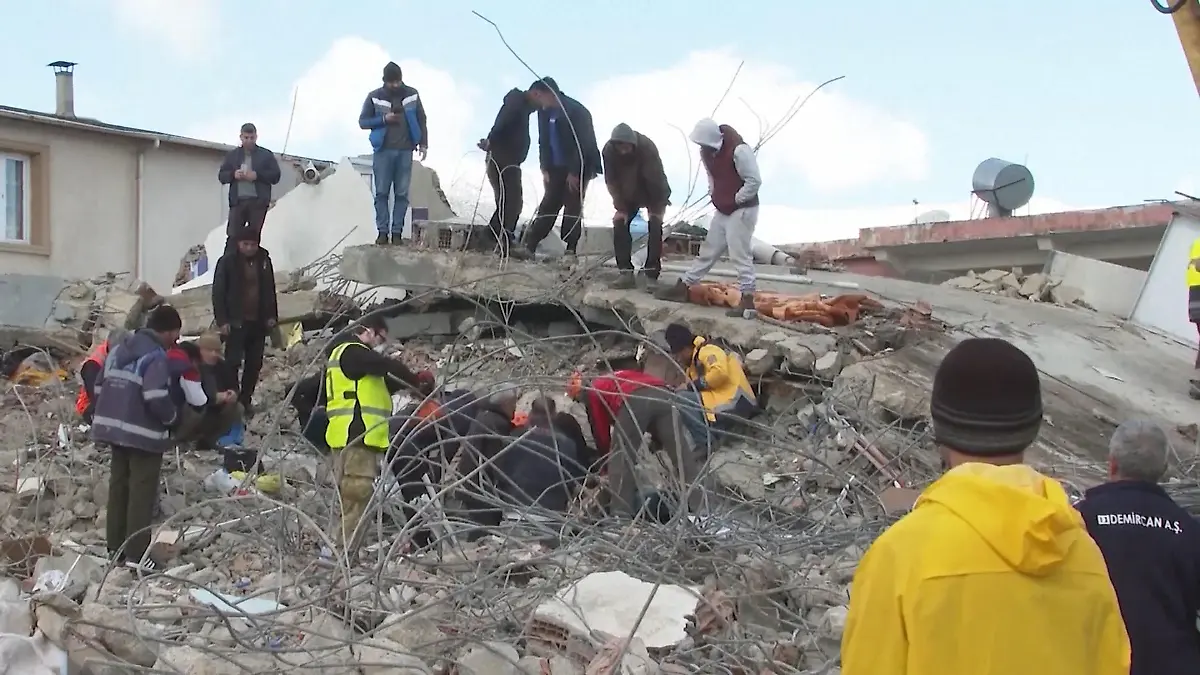 Jede Hilfe wird gebraucht!: Die Lage im Erdbebengebiet ist dramatisch