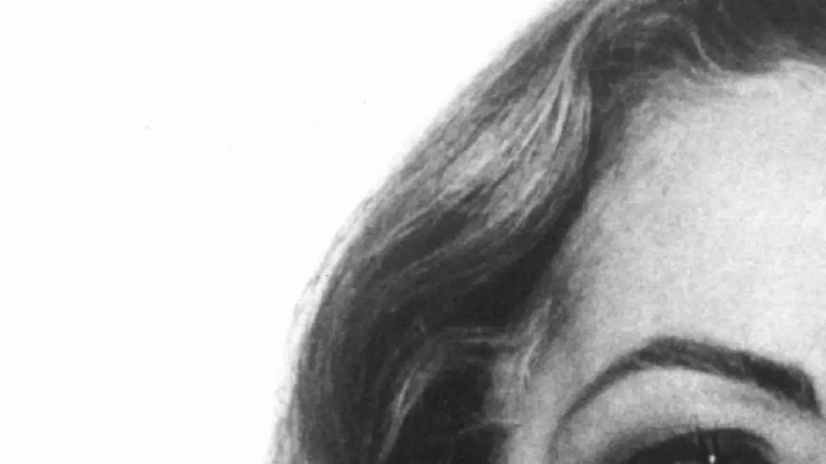 Auf dem Friedhof von Boissy-sans-Avoir: Unbekannte öffnen Romy ...