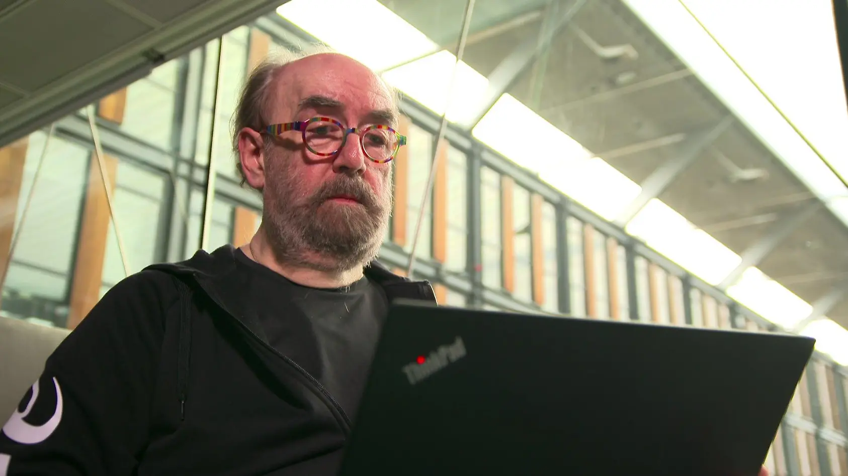 "Die Beule ist weg": Schilddrüsen-OP bei TV-Psychologe Michael Thiel ...