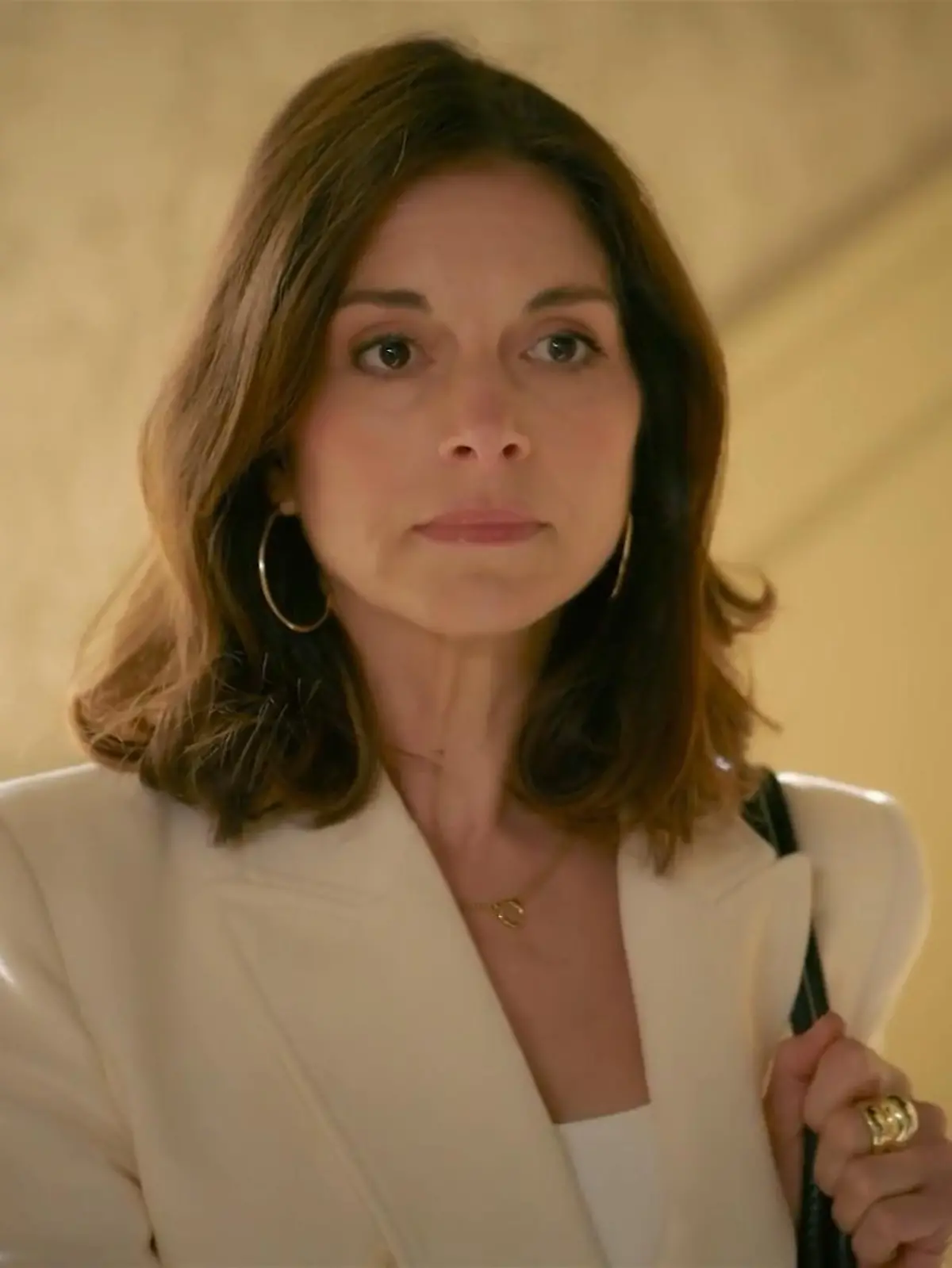 AWZ-Folge vom 31.07.25 auf RTL+: Charlie teilt Deniz ihre Sorge wegen ...