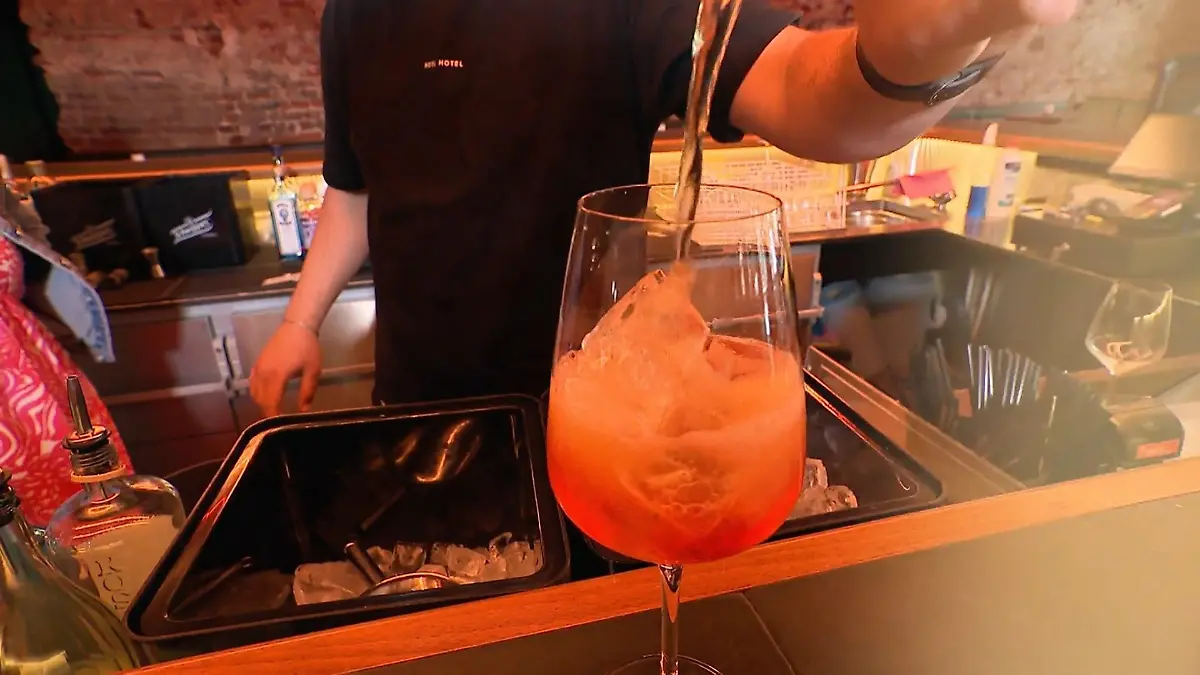 Meterhohe Flammen – Feuer in ehemaligem Märchenwald in Solingen