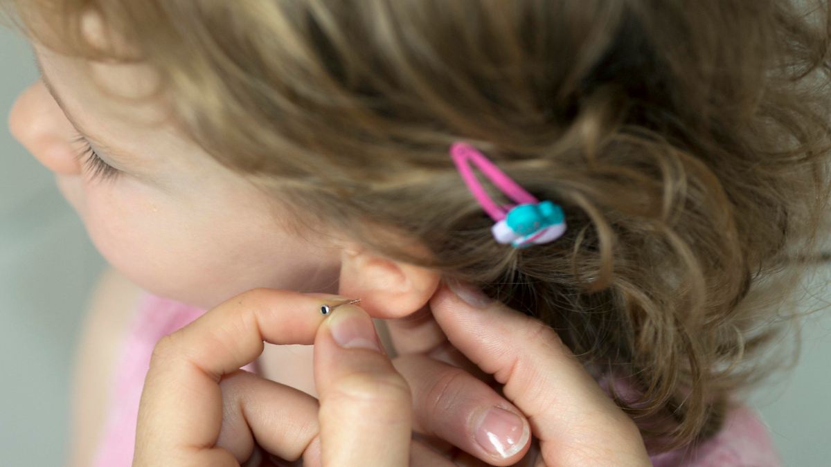 Ohrlöcher für Kinder: Schmerzensgeld