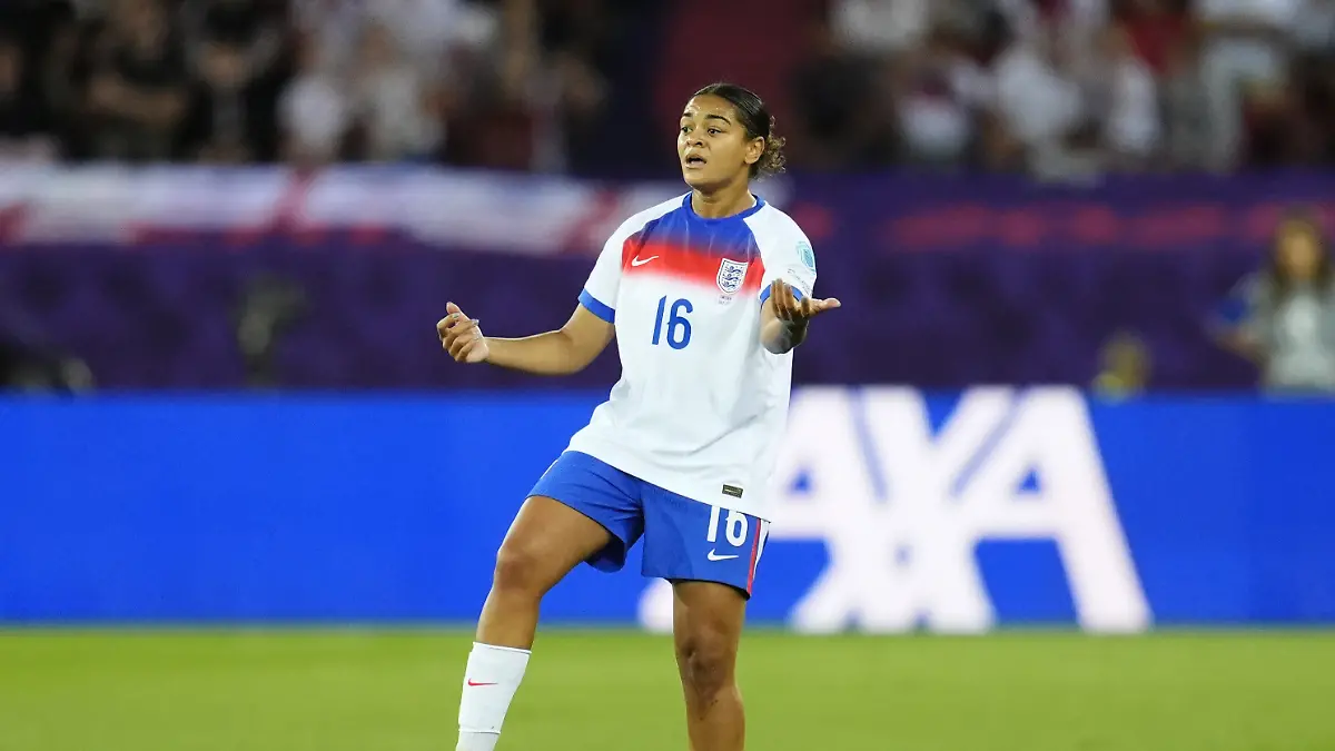 England-Star Jess Carter nach rassistischen Attacken vor EM-Halbfinale