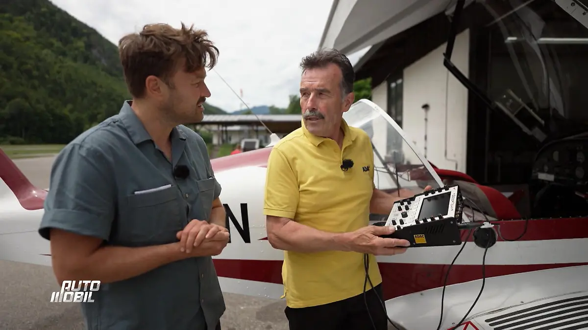 Bei Kieselbronn: E-Auto geht in Flammen auf – Beifahrer (24) stirbt bei Horror-Unfall