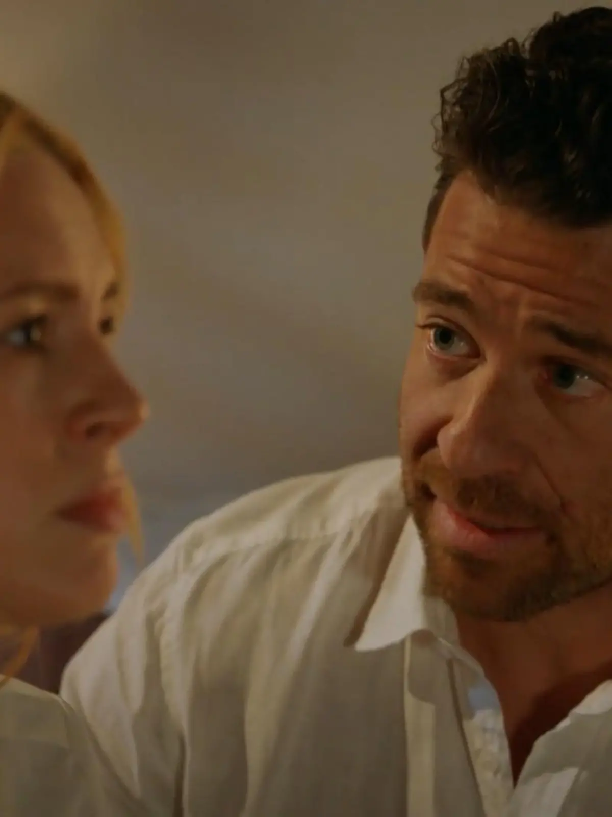 GZSZ-Folge 8058 vom 3. Juli 2024 auf RTL+: Zoe setzt Gerner die Pistole ...