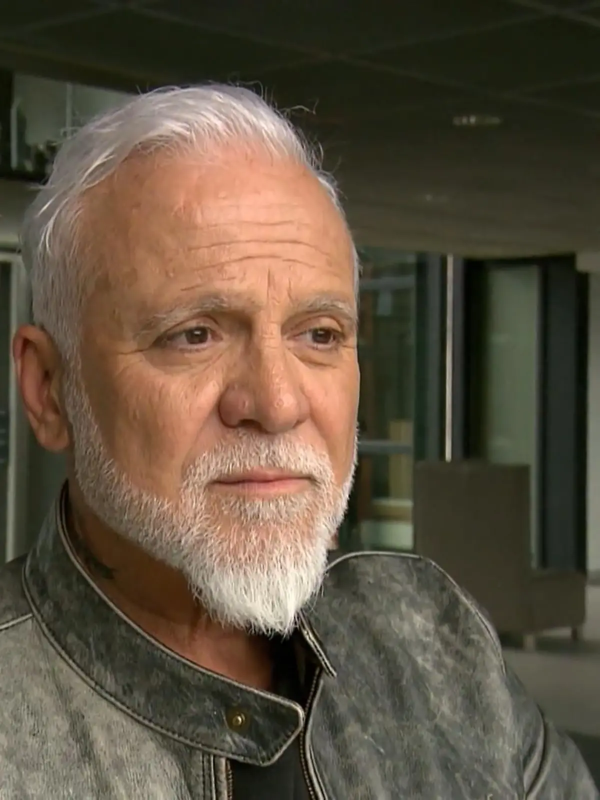 „Diese Flasche hat einer der Idioten gesoffen": Robert fassungslos ...