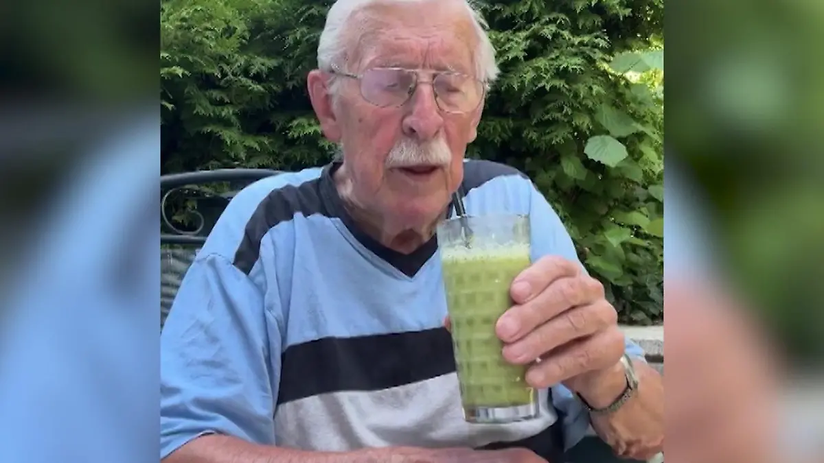 „Die Rentner-WG”-Influencer Opa Werner (88) testet Iced Matcha Latte ...