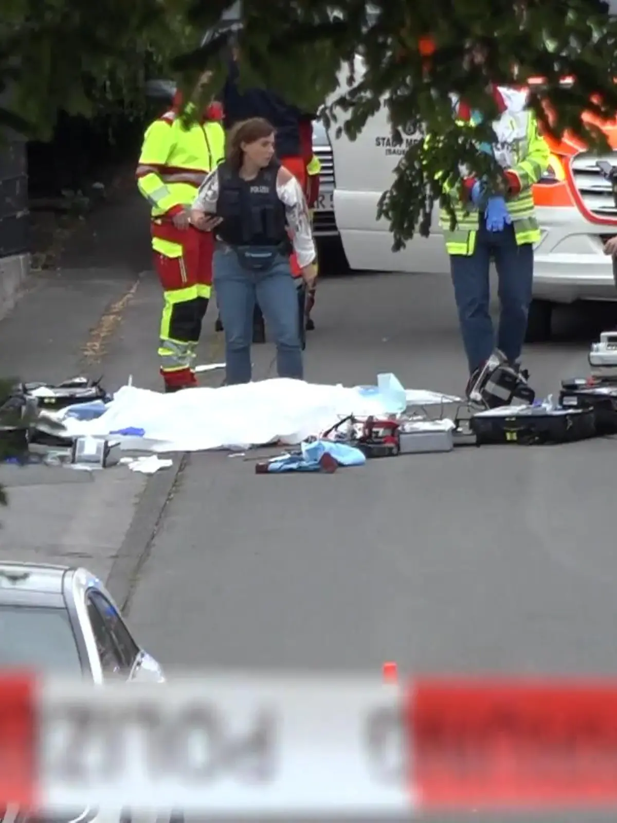 Schock auf dem Jahrmarkt: Während der Fahrt! Gondel reißt aus Verankerung