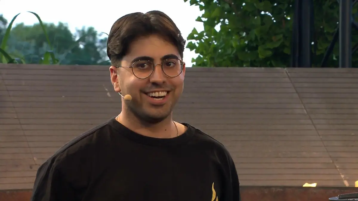 Alles neu bei Howan?: Hensslers Zivi hat sich rausgeputzt