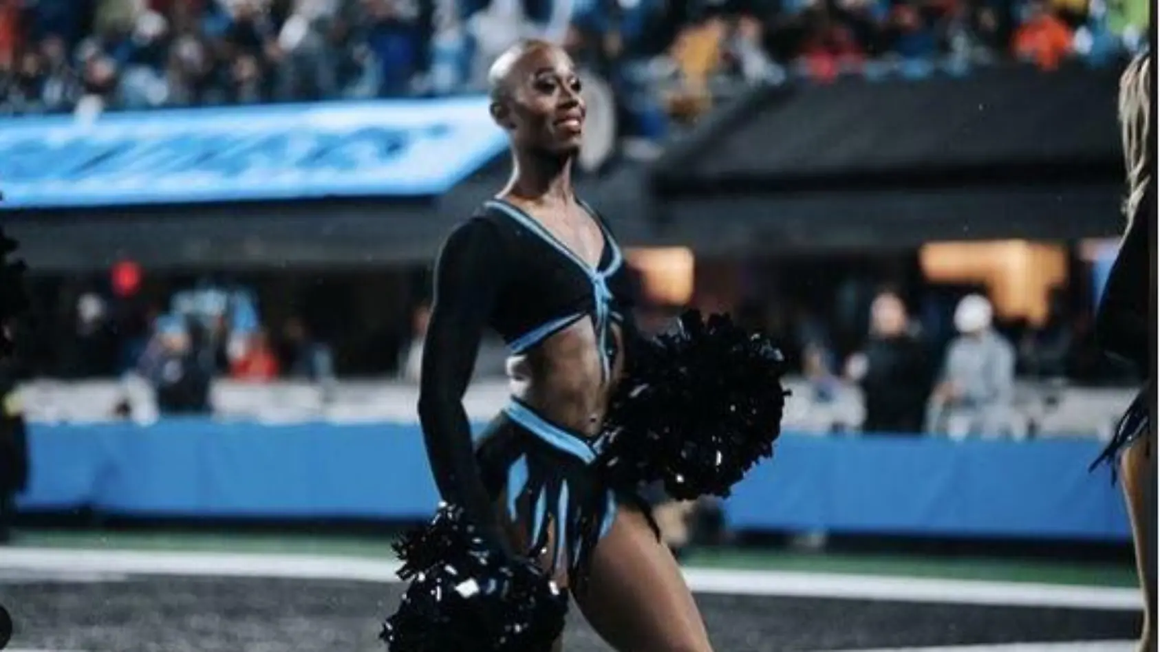 Justine Lindsay, die einzige Transgender-Cheerleaderin der NFL