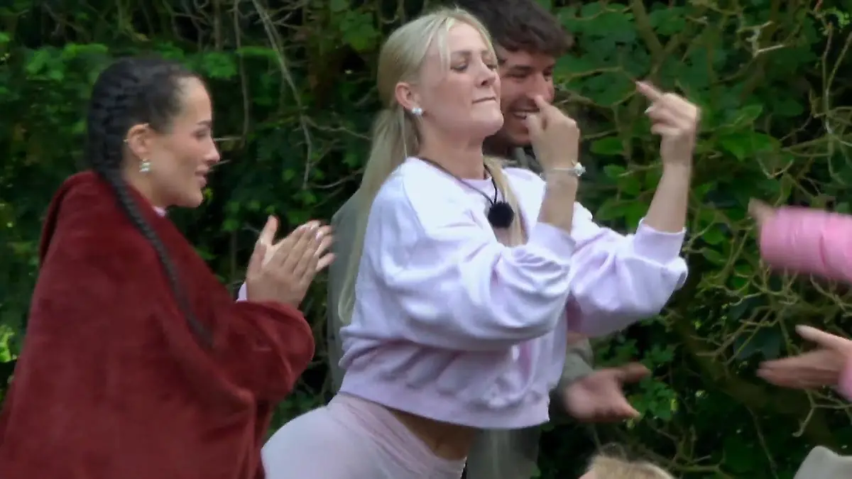 Sommerhaus der Stars 2025: Mittelfinger-Alarm! Edda geht auf Ryan Wöhrl los