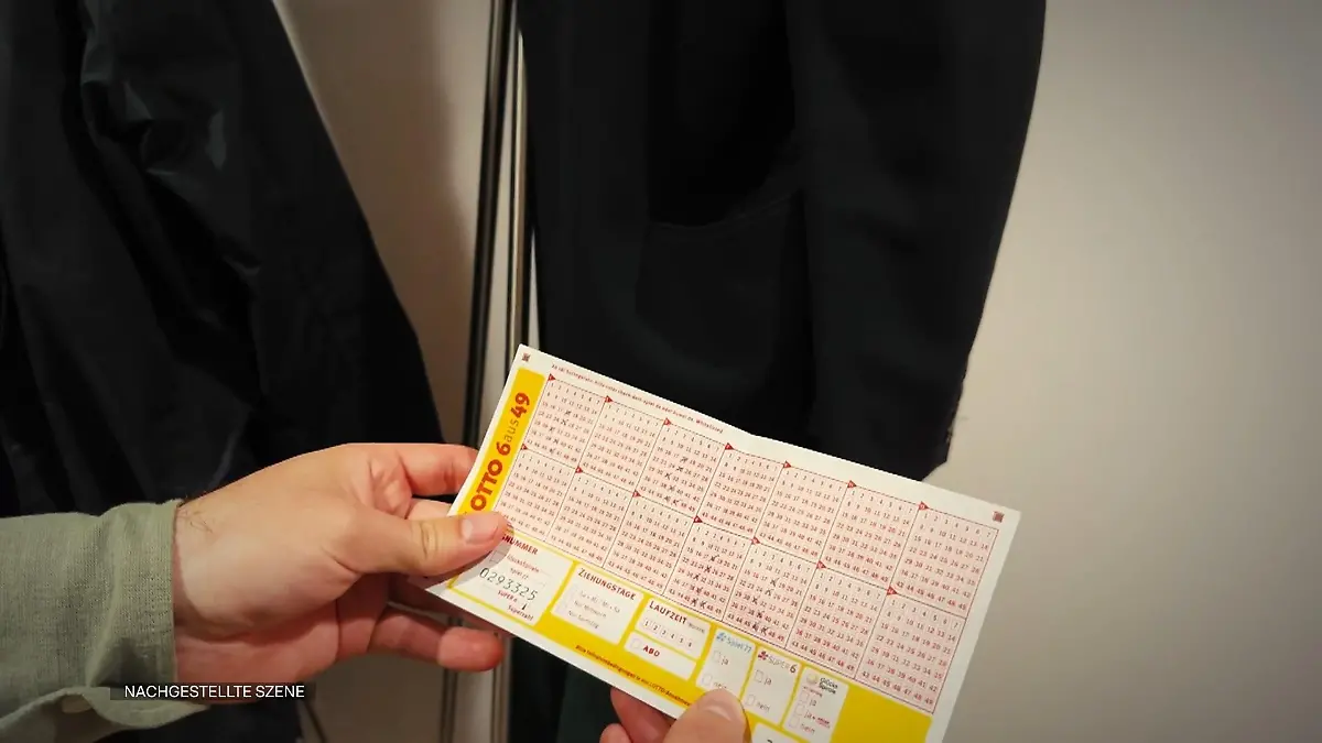 Schein in Übergangsjacke vergessen: Familienvater gewinnt 15,3 ...