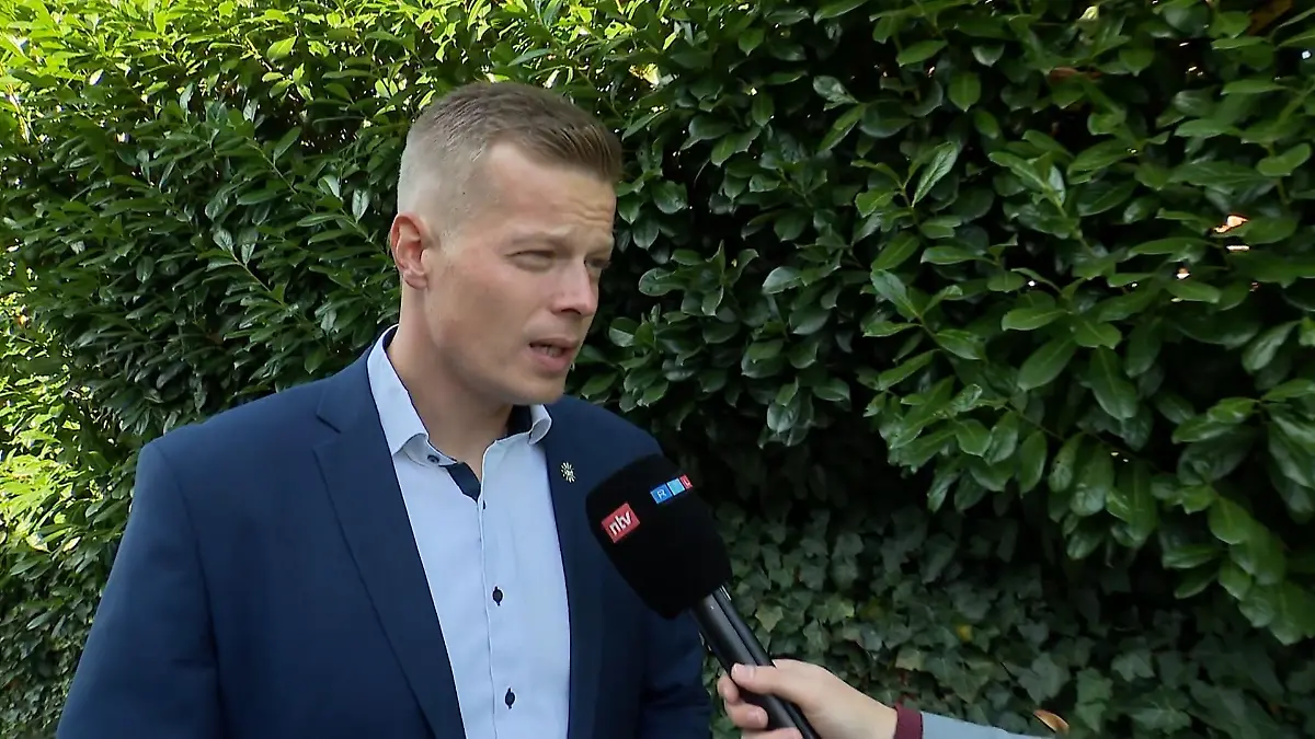 Kritik um Abschiebeflug in den Irak: Interview mit Manuel Ostermann ...