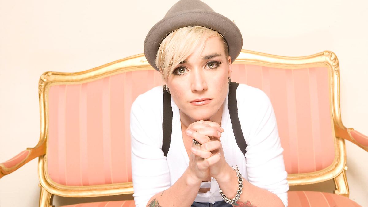 Ex-DSDS-Elli Erl hat ihre Freundin geheiratet