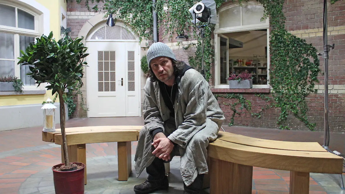 Stefan Franz kehrt als Penner zurück in die Schillerallee