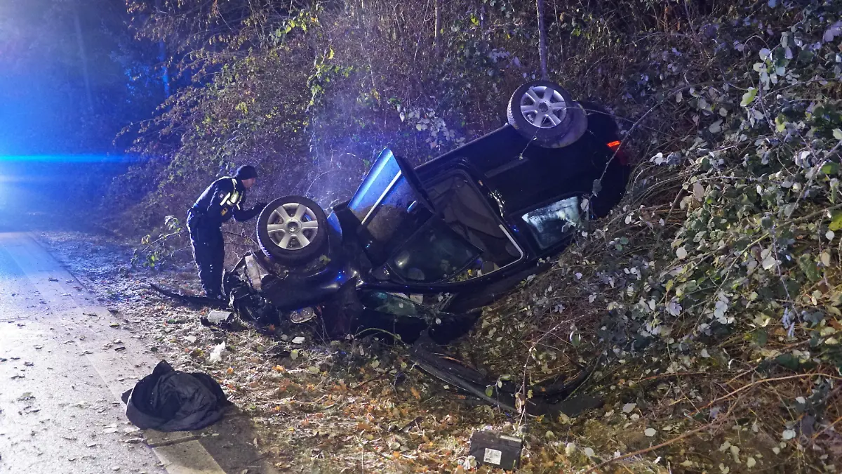 Hamburg: Auto überschlägt sich nach Kollision - war es ein illegales Rennen?