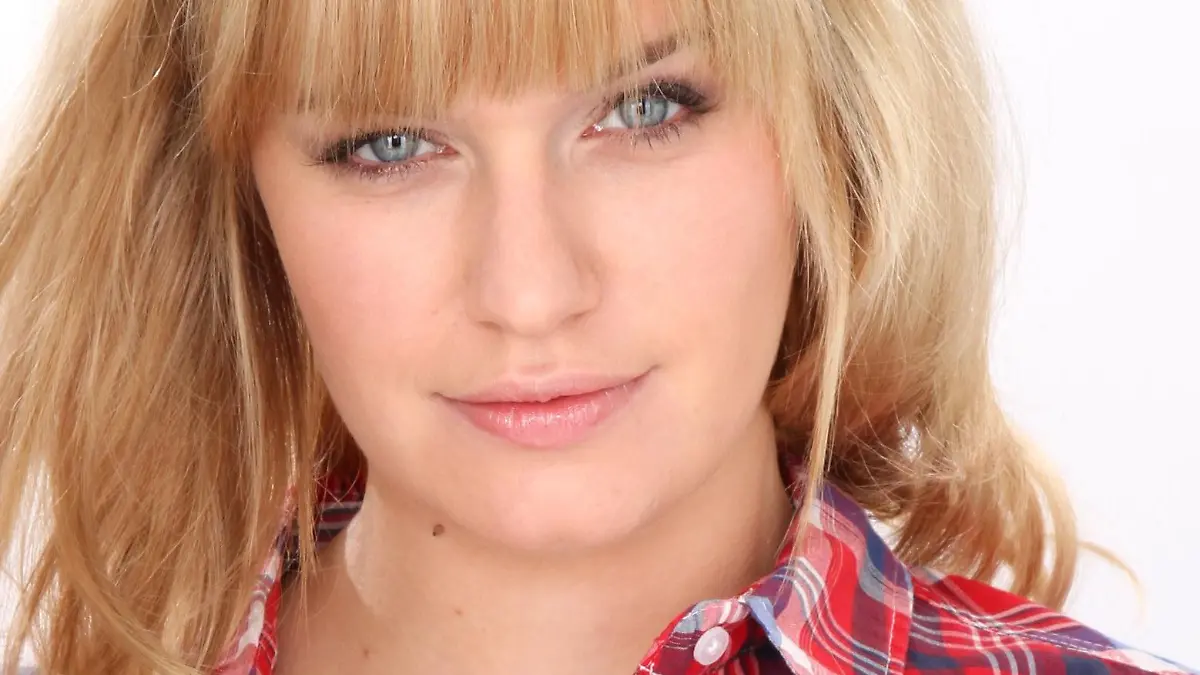 Marylu Poolman spielt Anna Weigel