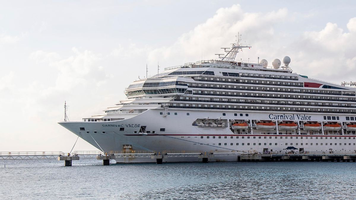Kreuzfahrt-Wunder: Passagier geht über Bord und wird Stunden später ...
