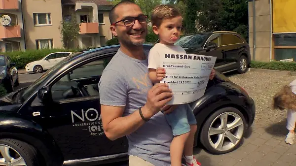 VIP News von Jens Prewo: Rapper Hassan Annouri unterstützt Bedürftige