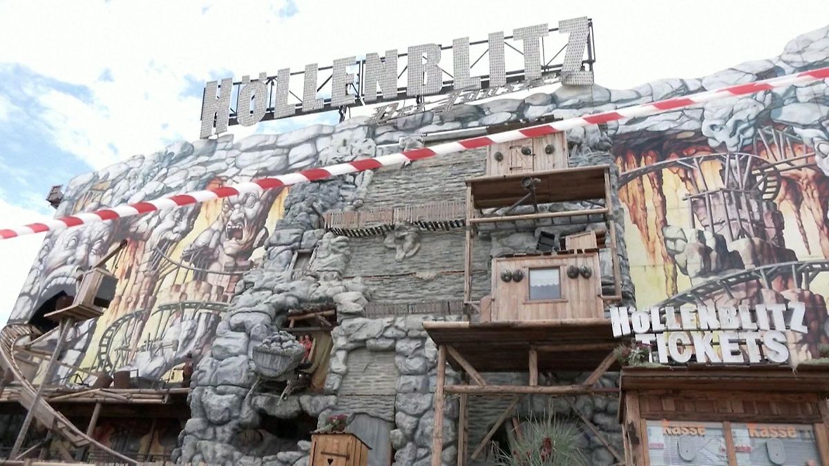 Achterbahn-Wagen krachen ineinander: Mehrere Verletzte: Unglück auf dem ...