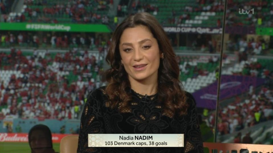WM-Expertin Nadia Nadim erfährt im Live-TV vom Unfalltod ihrer Mutter