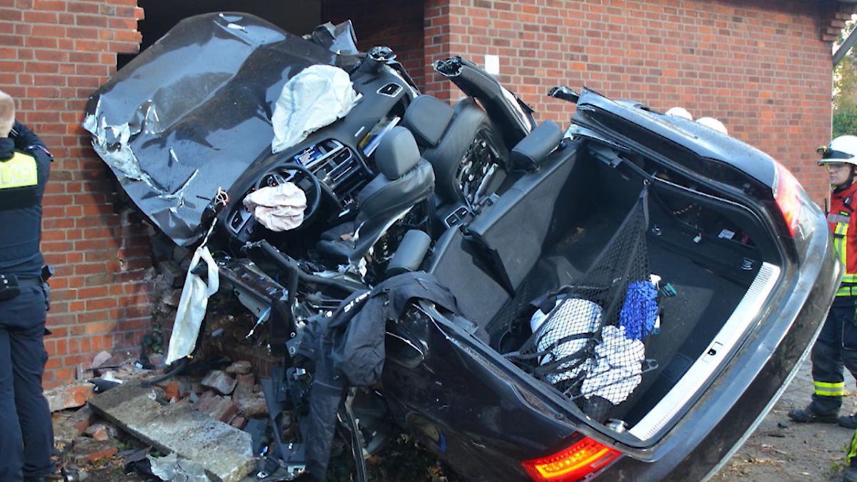 Riesiges Glück für Rentner: Auto schießt in seine Küche