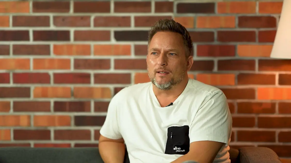 Seltener GZSZ-Einblick: Lars Pape zeigt uns „die berüchtigte hinterste ...