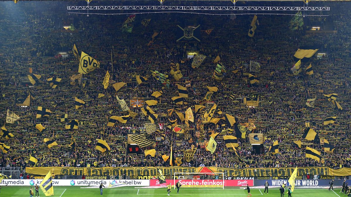 Gelbe Wand geht steil! Dortmund hat die geilste Stimmung Europas
