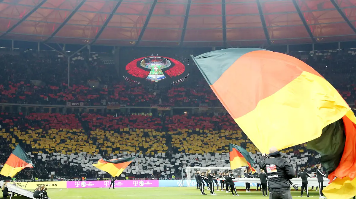 Mehr Schwarz-Rot-Gold wagen: Ein Aufruf an alle DFB-Fans für mehr ...