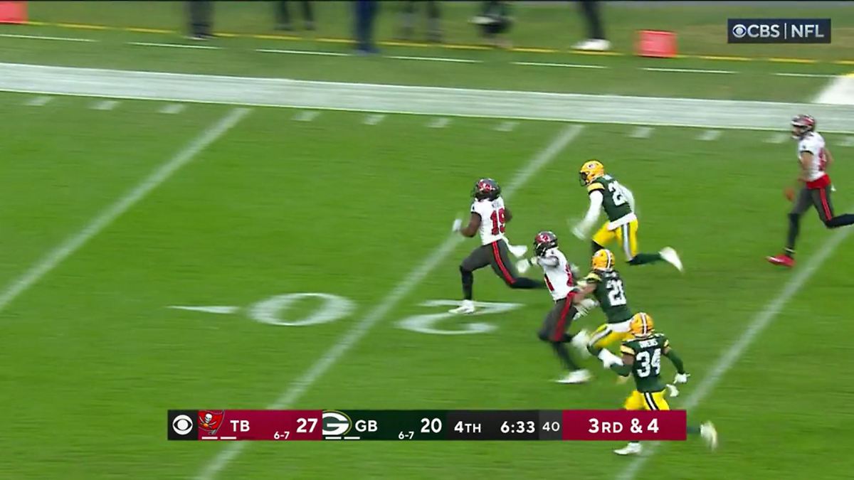 Er läuft allen davon: Moore tankt sich durch die Packers-Defense